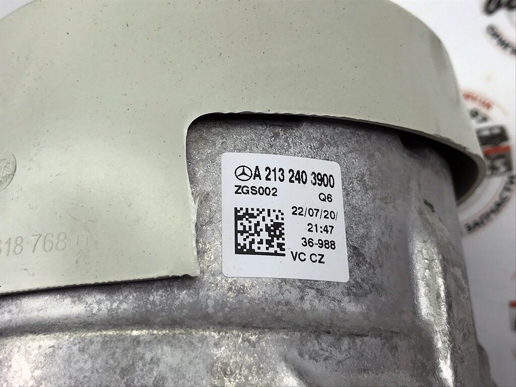 A2132403900, A 213 240 39 00 Подушка (опора) двигателя левая 4matic ...